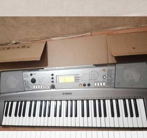 Синтезатор Yamaha PSR-R300