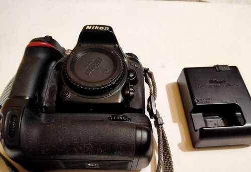 Nikon D7100 с батарейной ручкой
