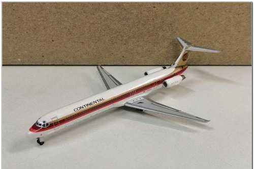 Самолёт MD-82 Continental Red Meatboll 1/400 Jet-X