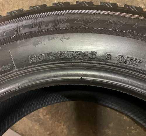 Bridgestone Blizzak Spike-01 205/65 R16 95T