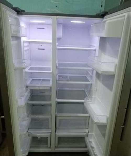 Холодильник двухдверный Samsung Side by side