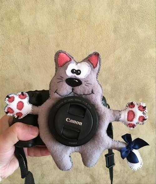 Игрушка на объектив фотоаппарата