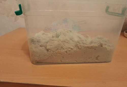 Кенетический песок 2 кг с игрушками