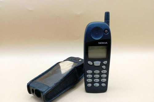 Сотовый телефон Nokia 5110 в чехле