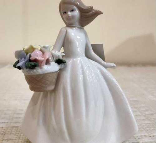 Статуэтка девушка фарфоровая цветочница