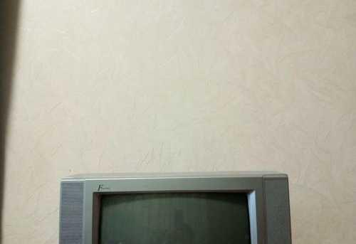 Телевизор GVC с антенной. В рабочем состоянии