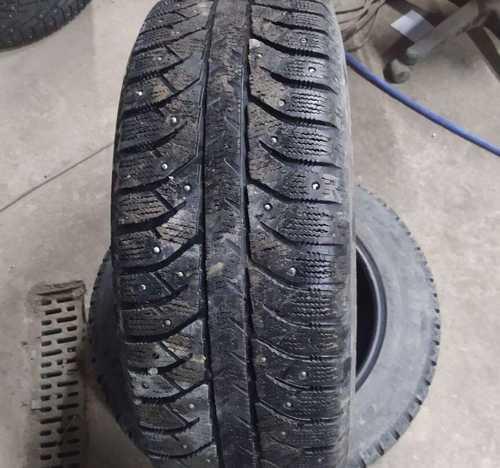 Bridgestone Ice Cruiser 7000 215/60 R17 100J