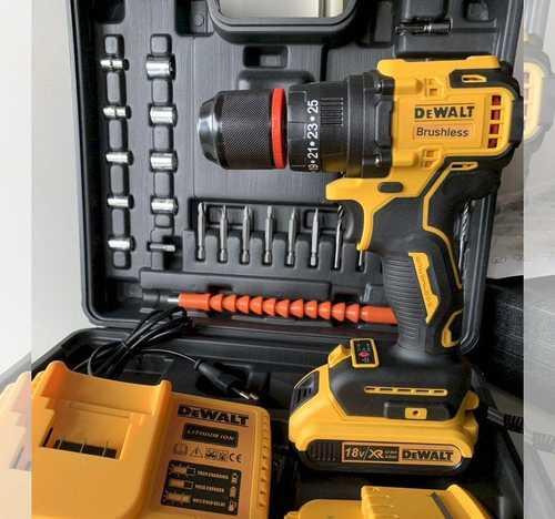 Шуруповерт Dewalt 18 вольт бесщёточный с набором