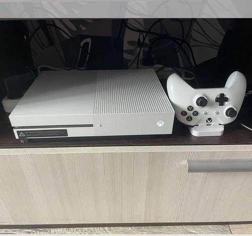 Xbox one s 1tb с играми