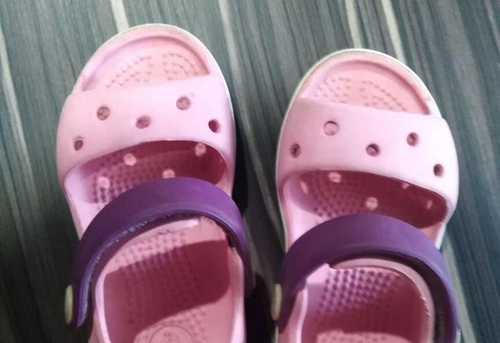 Продам сандалии crocs с6