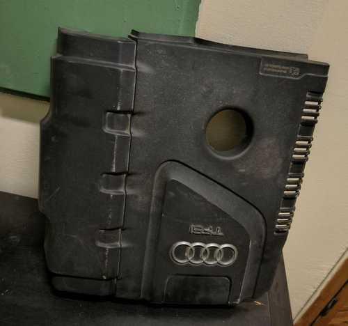 Накладка, крышка двс Audi Q5
