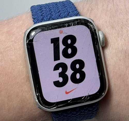 Apple Watch SE 40 Nike