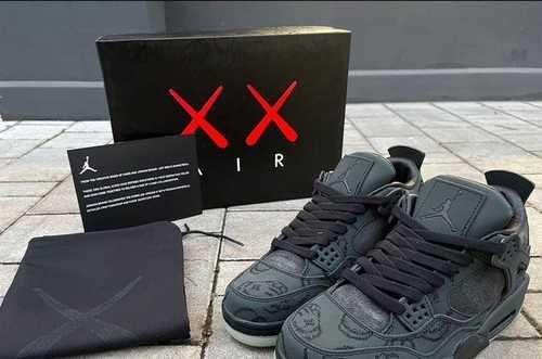 Nike air jordan 4 kaws