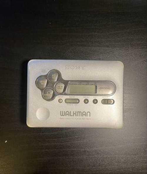 Sony walkman radio cassette player wm-fx673