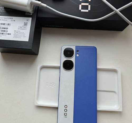 Vivo iQOO Neo9S Pro , 12/256 ГБ