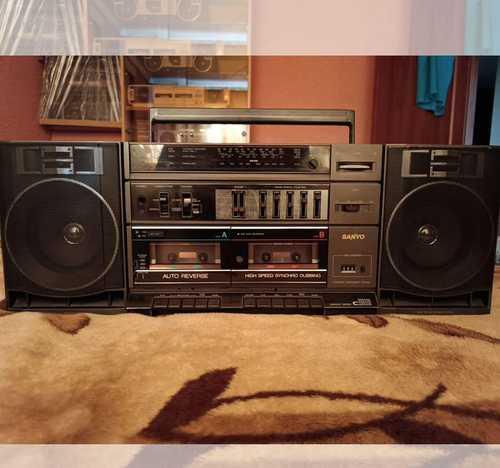Ретро магнитофон sanyo c33