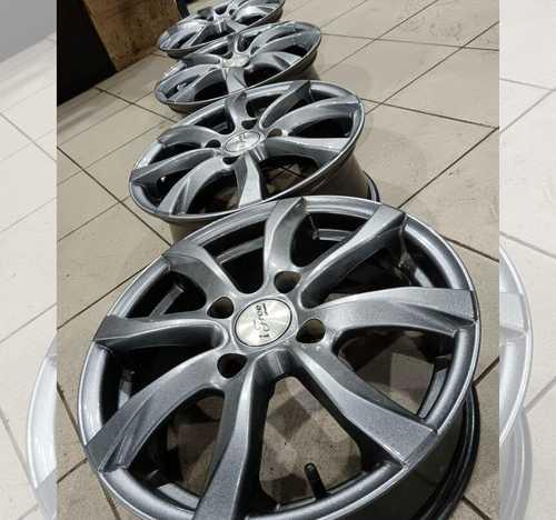 Комплект литых дисков iFree Wheels R15 4x114,3 ET4