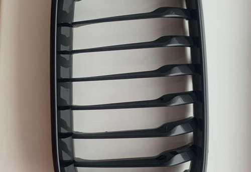 Решетка радиатора оригинал BMW 118I