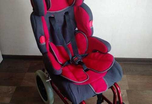 Детское инвалидное кресло-коляска