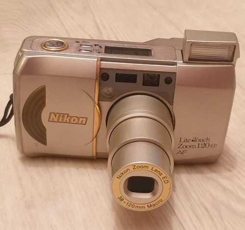 Пленочный фотоаппарат Nikon lite touch zoom 120ed