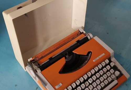 Пишущая печатная машинка unis tdm de Luxe