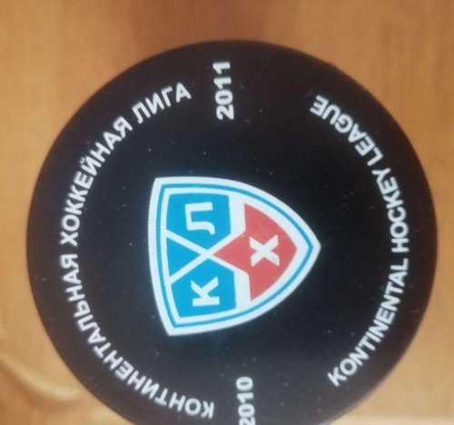 Шайбы коллекционные хоккейные