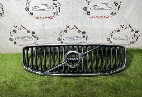 Решетка радиатора Volvo XC60 2 c 2017