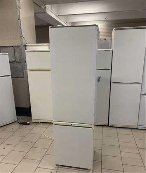 Встраиваемый холодильник б/у Ariston OK RF 3300 L