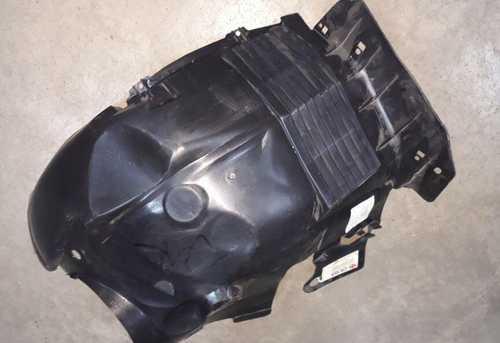 Передний подкрылок Renault Megane 7700434564