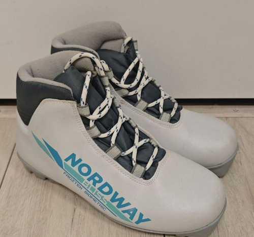 Лыжные ботинки