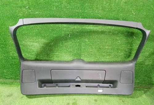 Обшивка двери багажника задняя Audi Q7 4L BAR
