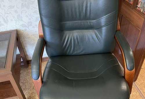 Офисное кресло руководителя кожаное