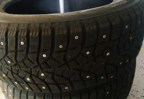 Шины новые Bridgestone(2 шт) 205/55/R16 Шиповонные