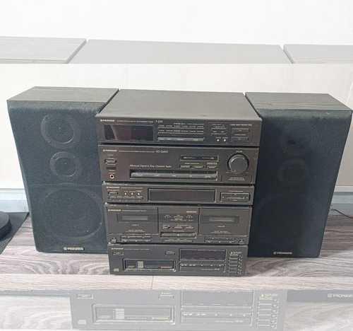 Динамики и радиоприемник pioneer