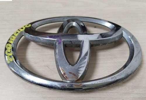 Эмблема на решетку радиатора Toyota RAV 4