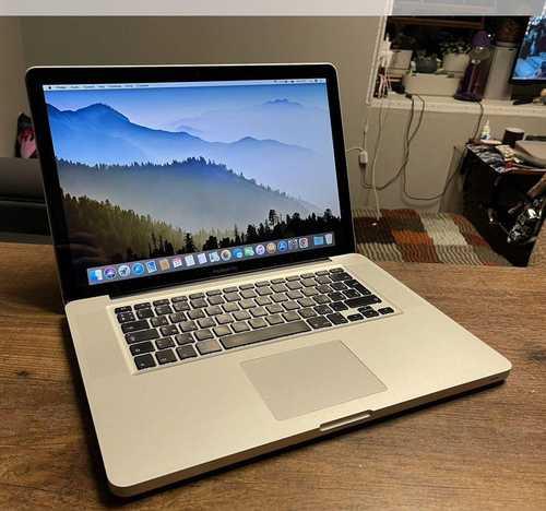 Мощный Apple MacBook Pro 15 Core i7/8 гб/SSD HDD