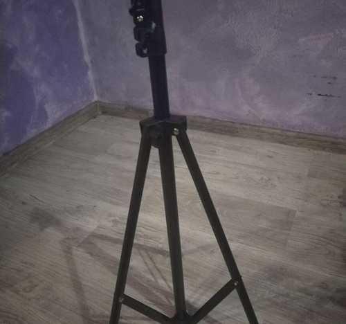 Штатив для кольцевой лампы