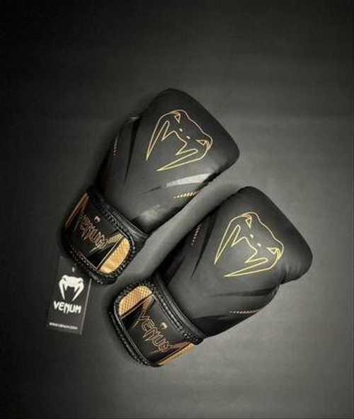 Боксерские перчатки Venum