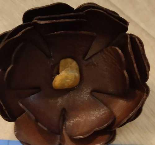 Украшение роза из натурально кожи
