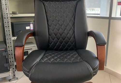 Офисное кресло руководителя T-9924walnut черный ко
