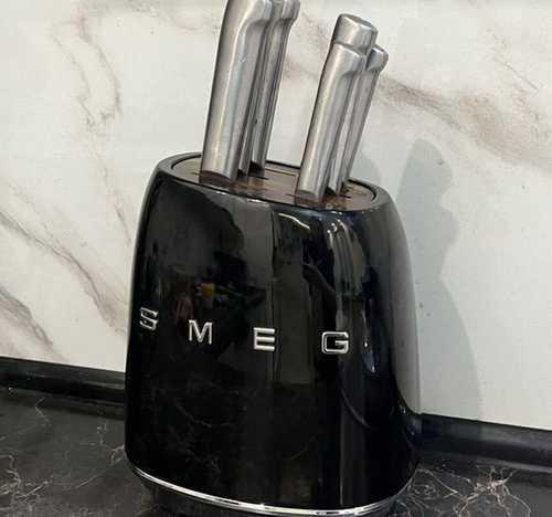 Smeg комплект ножей с подставкой