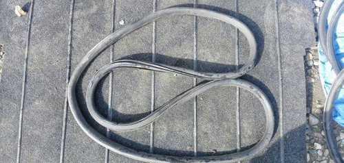 Уплотнительная резинка передняя левая Opel Astra J