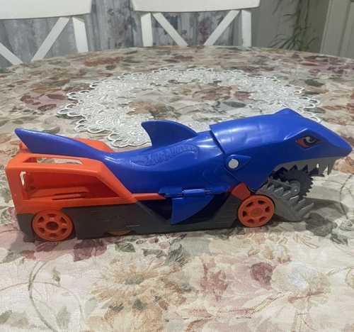 Голодная акула Hot wheels