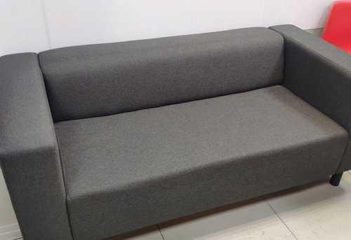 Мебель: шкаф, стулья, диван
