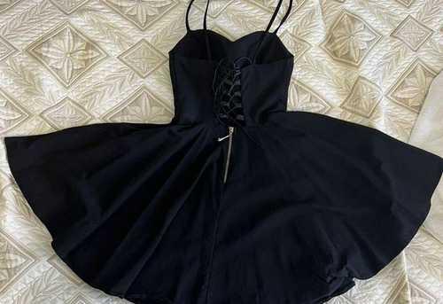 Маленькое черное платье со шнуровкой и чашками р42