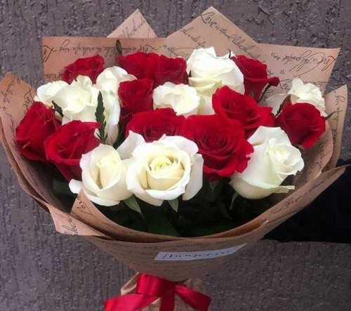 Ароматный букет из: роза красная и белая