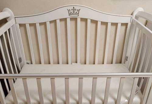 Детская кровать с короной серого цвета