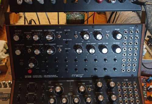 Moog subharmonicon dfam