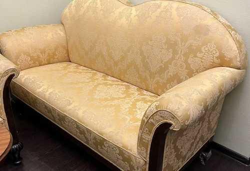 Антикварный диван и два кресла. Германия