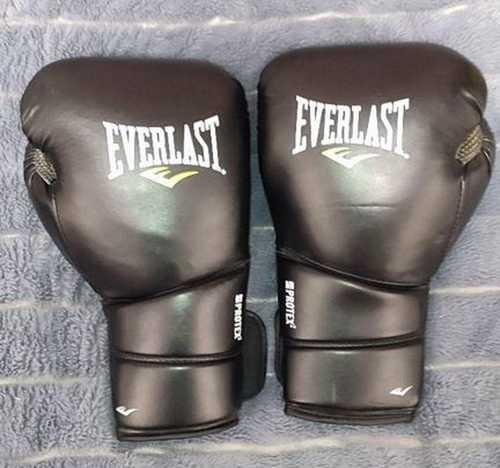 Боксерские перчатки 12 oz everlast